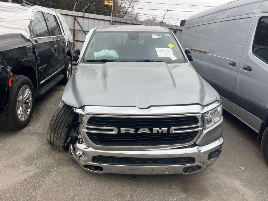 Pelēks Dodge RAM 2019 Ukmergė, ar dzinēja tilpumu 5.65 L un nobraukumu 99 tūkst. km par 17999 €, foto 16 vietnē AUTOMOTO.COM.LV