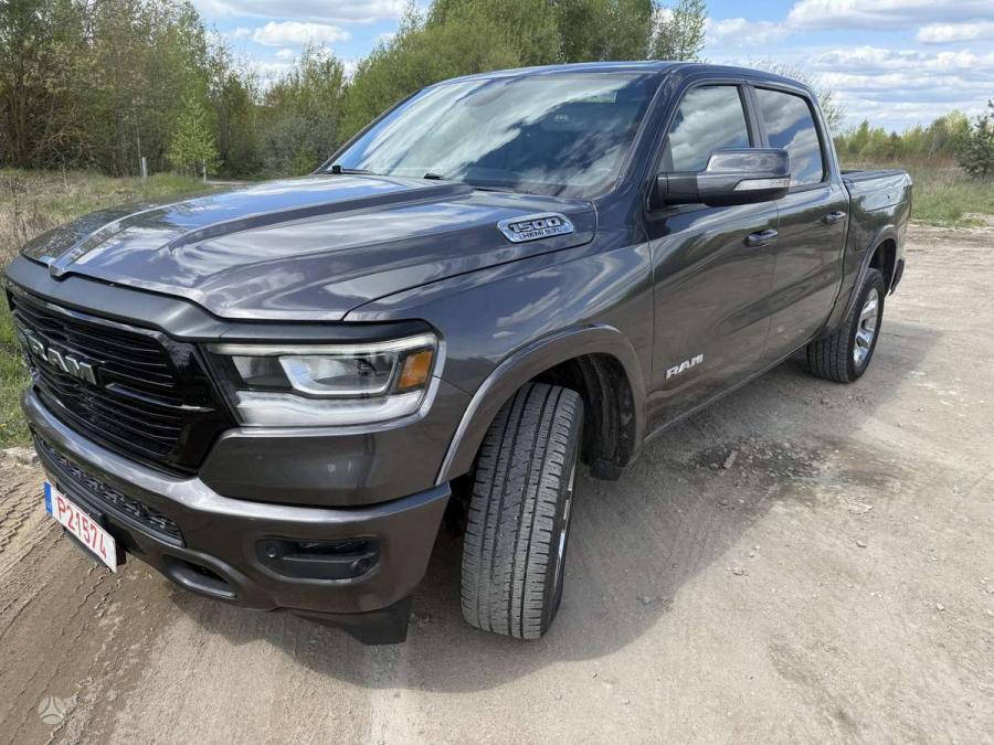 Grey Dodge RAM 2019 in Vilnius, with an engine capacity of 5.70 L and mileage of 158 thousand km for 37000 €, photo 1 on AUTOMOTO.COM.LV