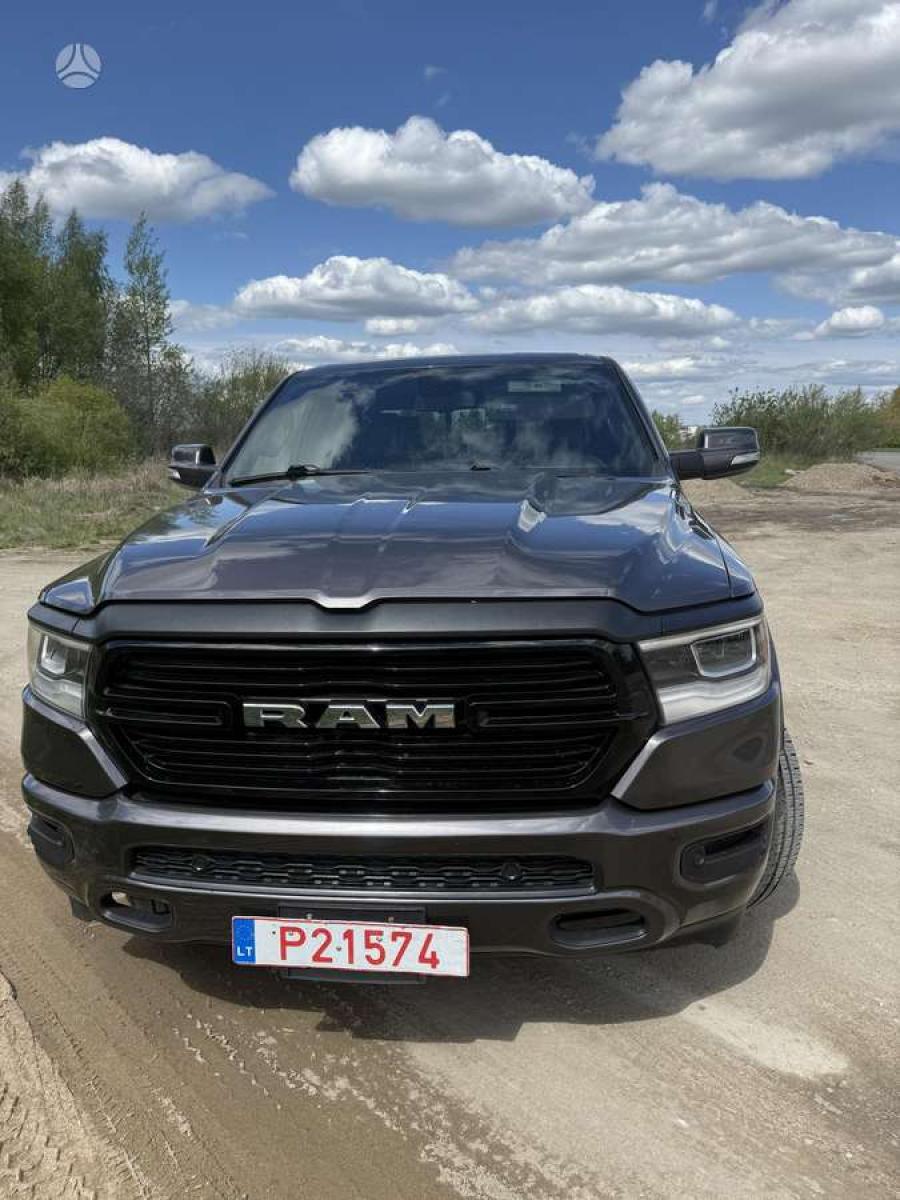 Grey Dodge RAM 2019 in Vilnius, with an engine capacity of 5.70 L and mileage of 158 thousand km for 37000 €, photo 2 on AUTOMOTO.COM.LV
