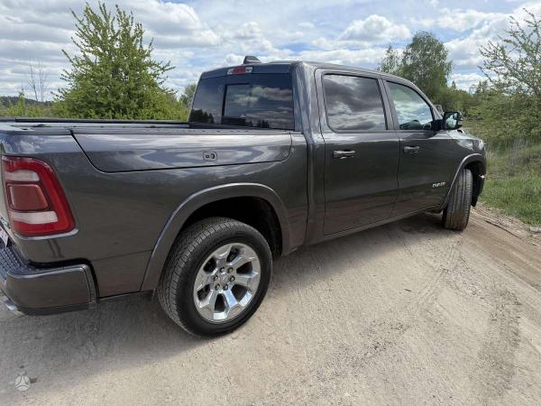 Grey Dodge RAM 2019 in Vilnius, with an engine capacity of 5.70 L and mileage of 158 thousand km for 37000 €, photo 7 on AUTOMOTO.COM.LV
