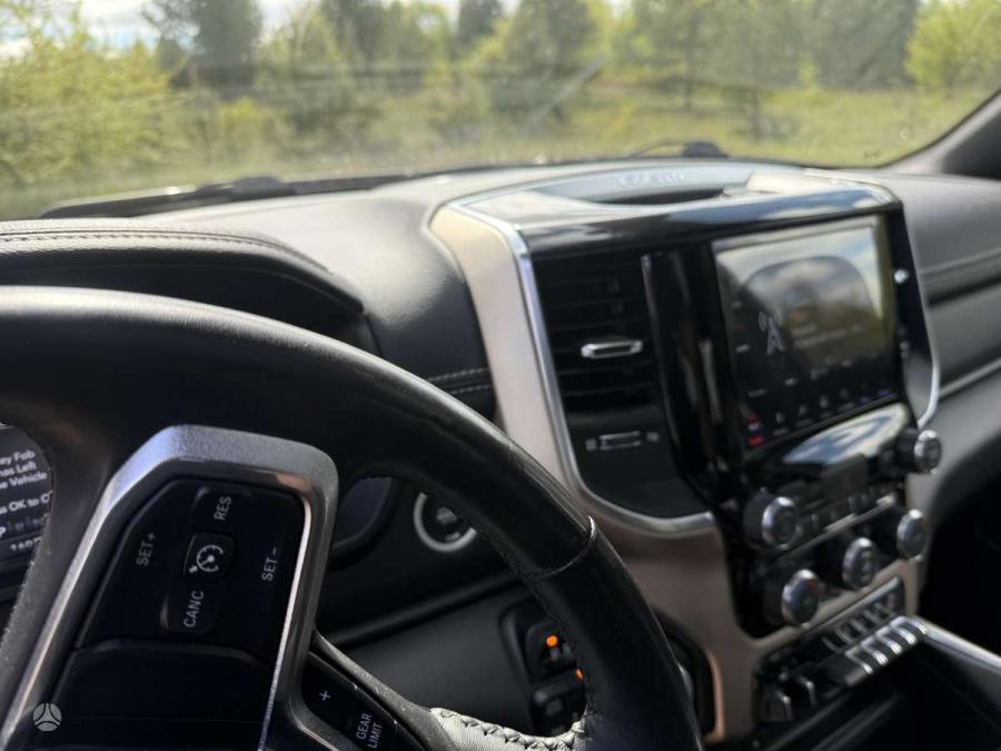 Grey Dodge RAM 2019 in Vilnius, with an engine capacity of 5.70 L and mileage of 158 thousand km for 37000 €, photo 11 on AUTOMOTO.COM.LV