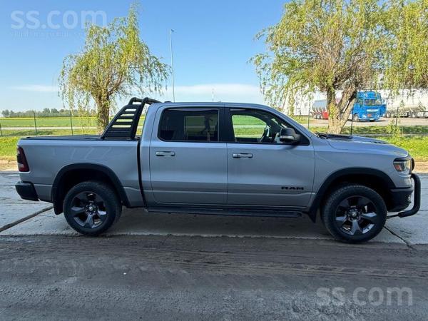 Pelēks Dodge RAM 2019 Jelgava, ar dzinēja tilpumu 5.70 L un nobraukumu 185 tūkst. km par 39400 €, foto 1 vietnē AUTOMOTO.COM.LV