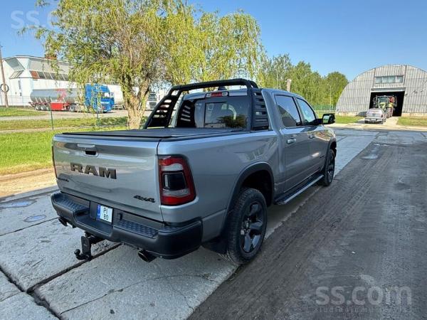 Pelēks Dodge RAM 2019 Jelgava, ar dzinēja tilpumu 5.70 L un nobraukumu 185 tūkst. km par 39400 €, foto 4 vietnē AUTOMOTO.COM.LV