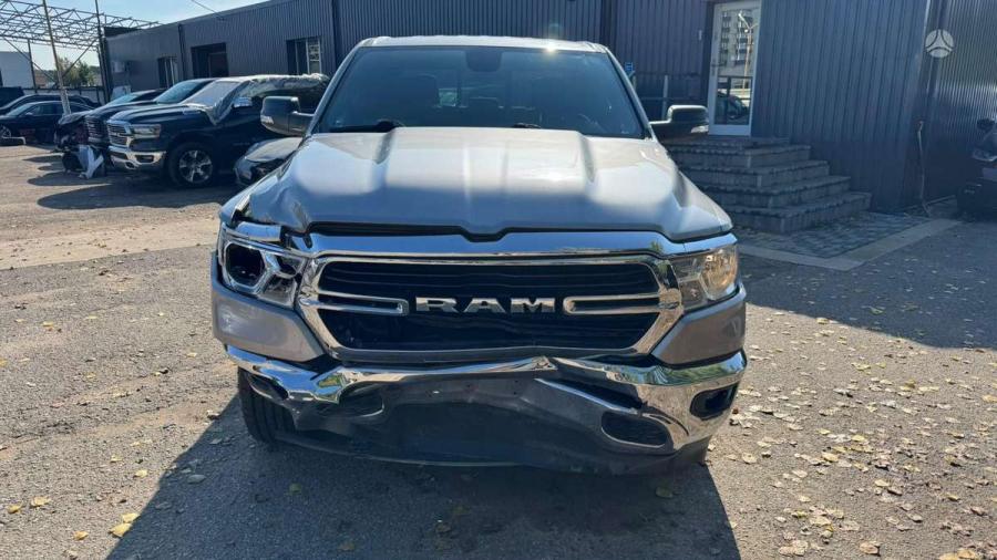 Grey Dodge RAM 2019 in Ukmerge, with an engine capacity of 5.65 L and mileage of 66 thousand km for 17999 €, photo 3 on AUTOMOTO.COM.LV