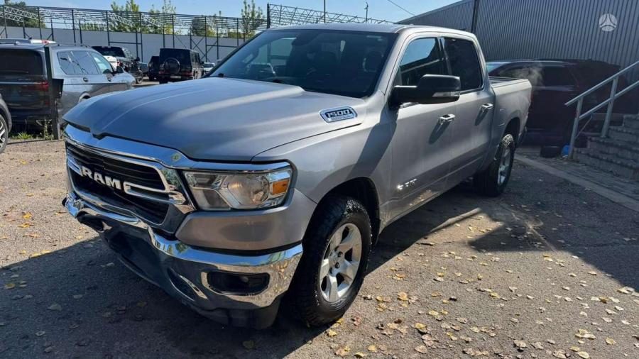 Grey Dodge RAM 2019 in Ukmerge, with an engine capacity of 5.65 L and mileage of 66 thousand km for 17999 €, photo 4 on AUTOMOTO.COM.LV