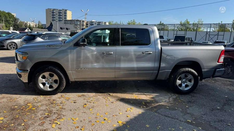 Grey Dodge RAM 2019 in Ukmerge, with an engine capacity of 5.65 L and mileage of 66 thousand km for 17999 €, photo 5 on AUTOMOTO.COM.LV