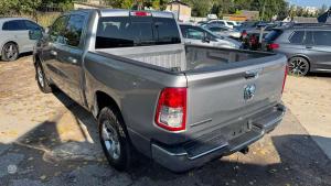 Grey Dodge RAM 2019 in Ukmerge, with an engine capacity of 5.65 L and mileage of 66 thousand km for 17999 €, photo 6 on AUTOMOTO.COM.LV