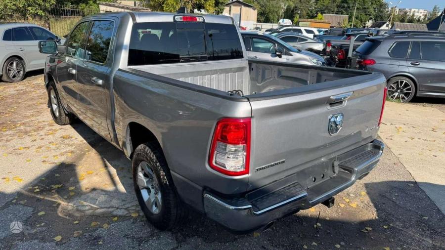 Grey Dodge RAM 2019 in Ukmerge, with an engine capacity of 5.65 L and mileage of 66 thousand km for 17999 €, photo 6 on AUTOMOTO.COM.LV