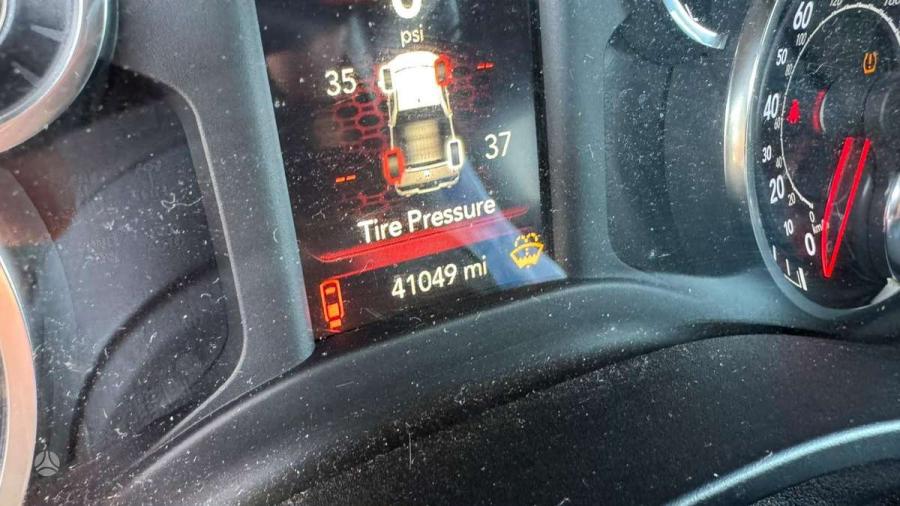 Grey Dodge RAM 2019 in Ukmerge, with an engine capacity of 5.65 L and mileage of 66 thousand km for 17999 €, photo 11 on AUTOMOTO.COM.LV
