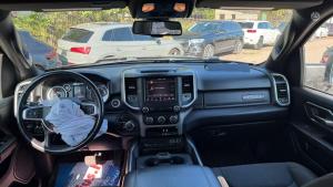 Grey Dodge RAM 2019 in Ukmerge, with an engine capacity of 5.65 L and mileage of 66 thousand km for 17999 €, photo 12 on AUTOMOTO.COM.LV
