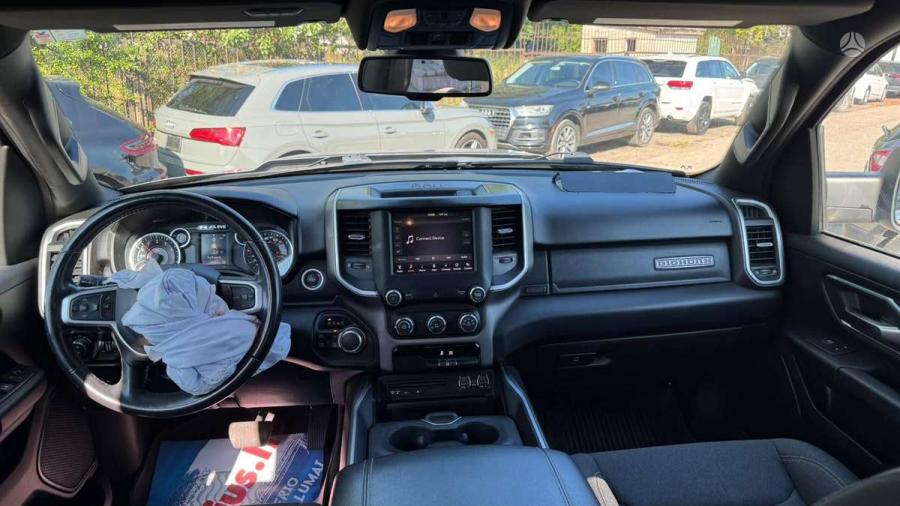 Grey Dodge RAM 2019 in Ukmerge, with an engine capacity of 5.65 L and mileage of 66 thousand km for 17999 €, photo 12 on AUTOMOTO.COM.LV