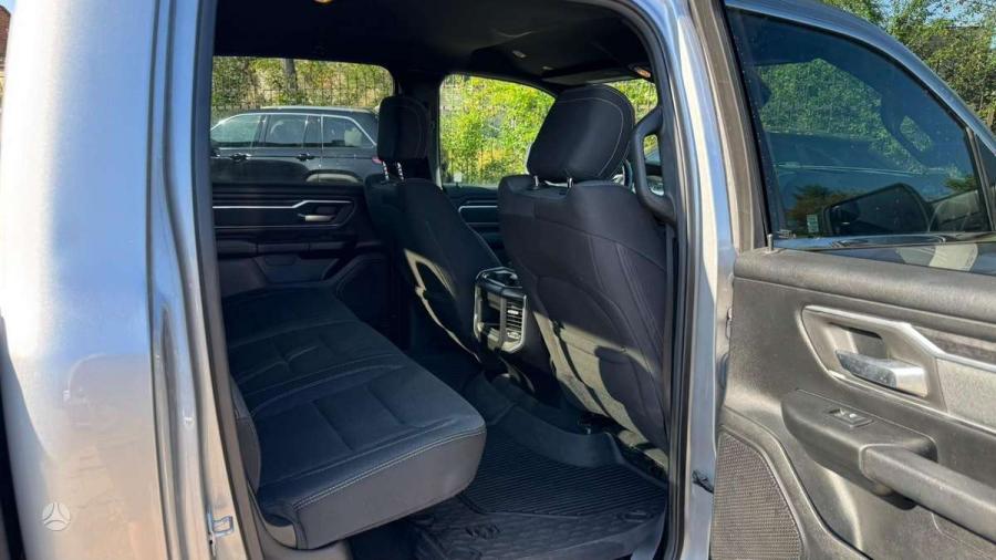 Grey Dodge RAM 2019 in Ukmerge, with an engine capacity of 5.65 L and mileage of 66 thousand km for 17999 €, photo 15 on AUTOMOTO.COM.LV