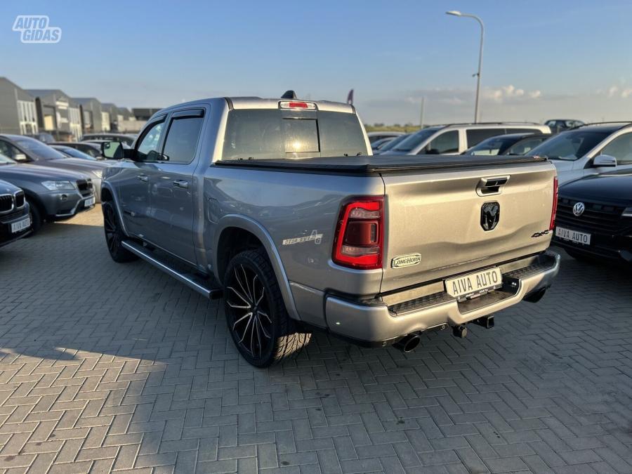 Grey Dodge RAM 2019 in Kaunas, with an engine capacity of 5.70 L and mileage of 136 thousand km for 38300 €, photo 5 on AUTOMOTO.COM.LV
