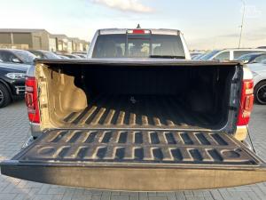 Grey Dodge RAM 2019 in Kaunas, with an engine capacity of 5.70 L and mileage of 136 thousand km for 38300 €, photo 17 on AUTOMOTO.COM.LV