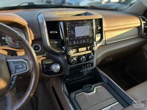 Grey Dodge RAM 2019 in Kaunas, with an engine capacity of 5.70 L and mileage of 136 thousand km for 38300 €, photo 26 on AUTOMOTO.COM.LV