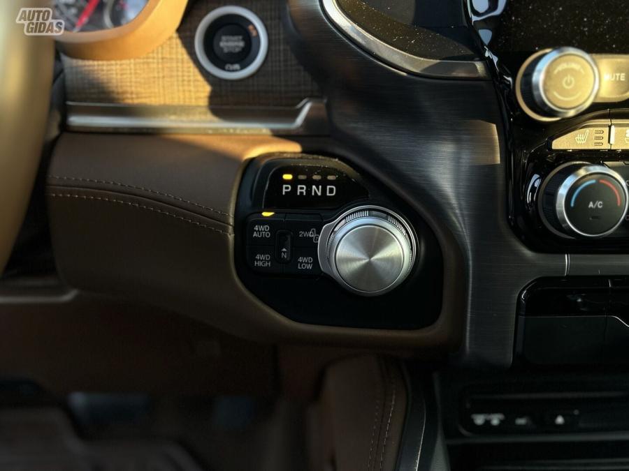 Grey Dodge RAM 2019 in Kaunas, with an engine capacity of 5.70 L and mileage of 136 thousand km for 38300 €, photo 27 on AUTOMOTO.COM.LV