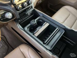 Grey Dodge RAM 2019 in Kaunas, with an engine capacity of 5.70 L and mileage of 136 thousand km for 38300 €, photo 28 on AUTOMOTO.COM.LV