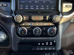 Grey Dodge RAM 2019 in Kaunas, with an engine capacity of 5.70 L and mileage of 136 thousand km for 38300 €, photo 33 on AUTOMOTO.COM.LV