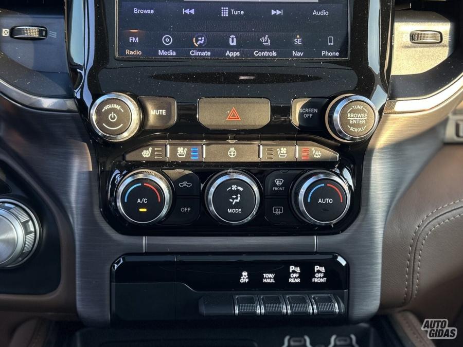 Grey Dodge RAM 2019 in Kaunas, with an engine capacity of 5.70 L and mileage of 136 thousand km for 38300 €, photo 33 on AUTOMOTO.COM.LV