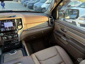 Grey Dodge RAM 2019 in Kaunas, with an engine capacity of 5.70 L and mileage of 136 thousand km for 38300 €, photo 38 on AUTOMOTO.COM.LV
