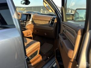 Grey Dodge RAM 2019 in Kaunas, with an engine capacity of 5.70 L and mileage of 136 thousand km for 38300 €, photo 39 on AUTOMOTO.COM.LV