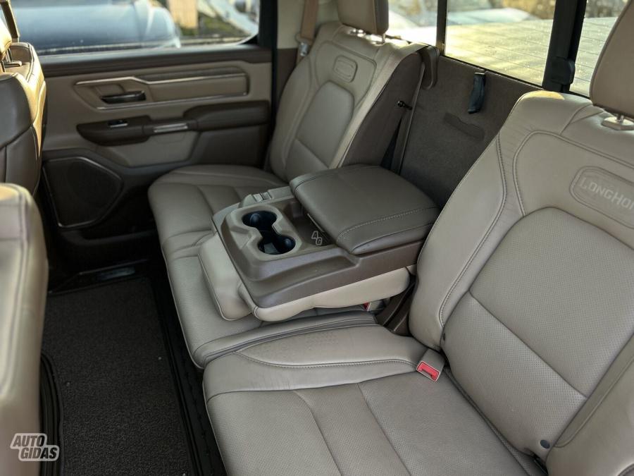 Grey Dodge RAM 2019 in Kaunas, with an engine capacity of 5.70 L and mileage of 136 thousand km for 38300 €, photo 46 on AUTOMOTO.COM.LV
