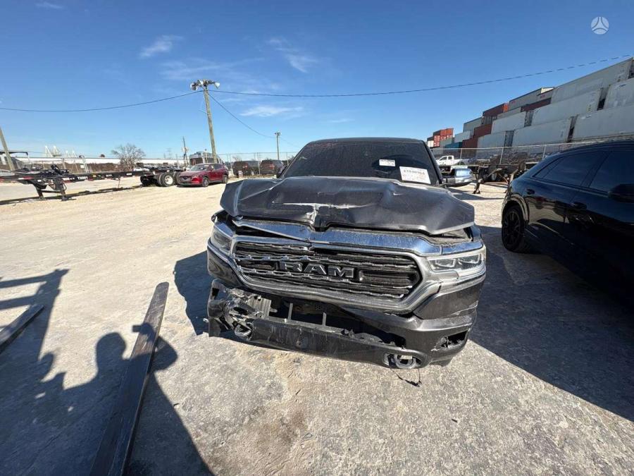Grey Dodge RAM 2020 in Vilnius, with an engine capacity of 5.70 L and mileage of 66 thousand km for 24700 €, photo 2 on AUTOMOTO.COM.LV