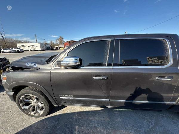 Grey Dodge RAM 2020 in Vilnius, with an engine capacity of 5.70 L and mileage of 66 thousand km for 24700 €, photo 10 on AUTOMOTO.COM.LV