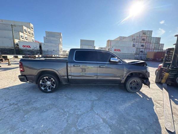 Pelēks Dodge RAM 2020 Viļņa, ar dzinēja tilpumu 5.70 L un nobraukumu 66 tūkst. km par 24700 €, foto 11 vietnē AUTOMOTO.COM.LV