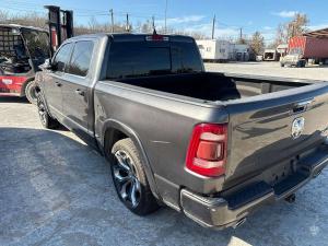 Grey Dodge RAM 2020 in Vilnius, with an engine capacity of 5.70 L and mileage of 66 thousand km for 24700 €, photo 12 on AUTOMOTO.COM.LV