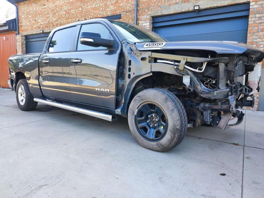 Pelēks Dodge RAM 2020 Kauņa, ar dzinēja tilpumu 0.00 L un nobraukumu 80 tūkst. km par 11800 €, foto 24 vietnē AUTOMOTO.COM.LV