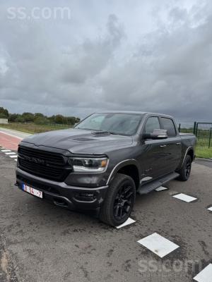 Pelēks Dodge RAM 2020 Liepāja, ar dzinēja tilpumu 5.70 L un nobraukumu 114 tūkst. km par 39000 €, foto  vietnē AUTOMOTO.COM.LV
