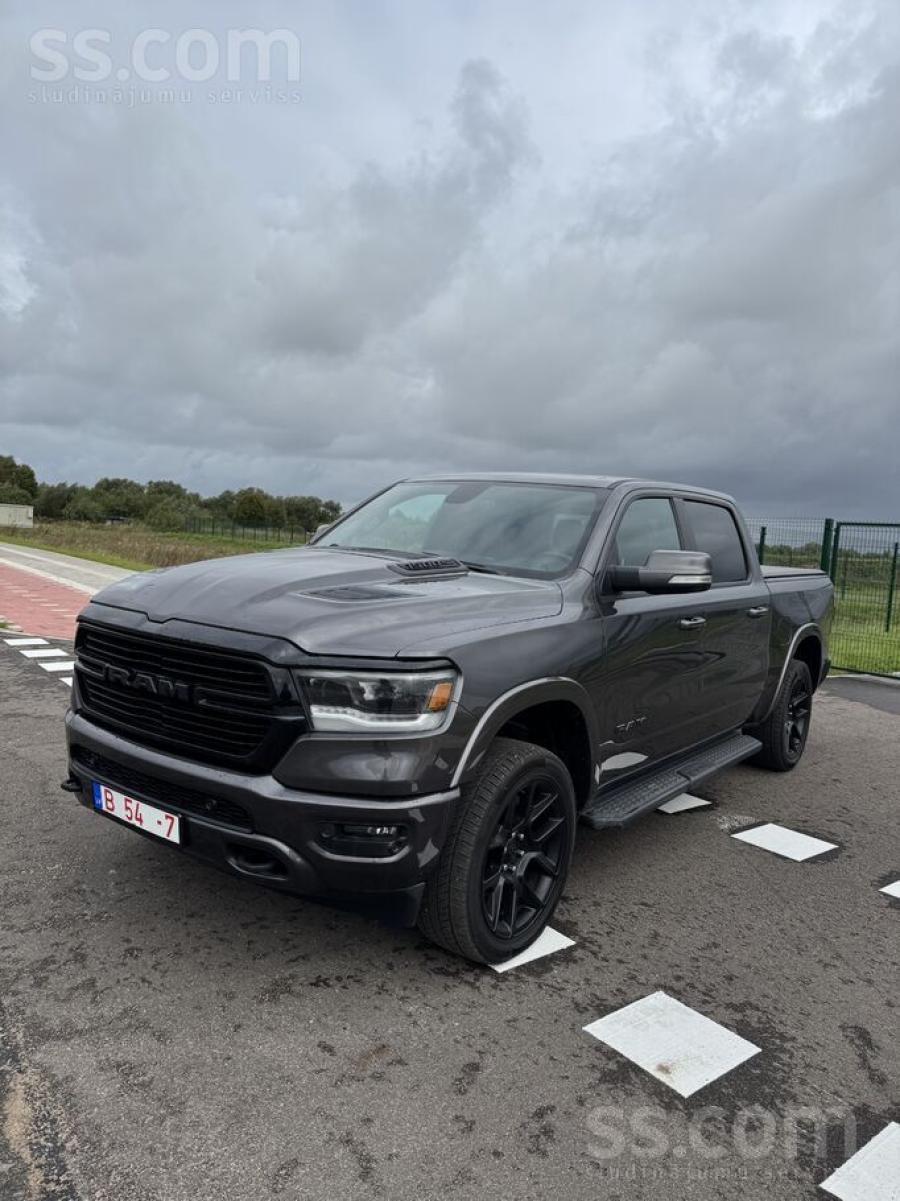 Grey Dodge RAM 2020 in Liepaja, with an engine capacity of 5.70 L and mileage of 114 thousand km for 39000 €, photo 1 on AUTOMOTO.COM.LV