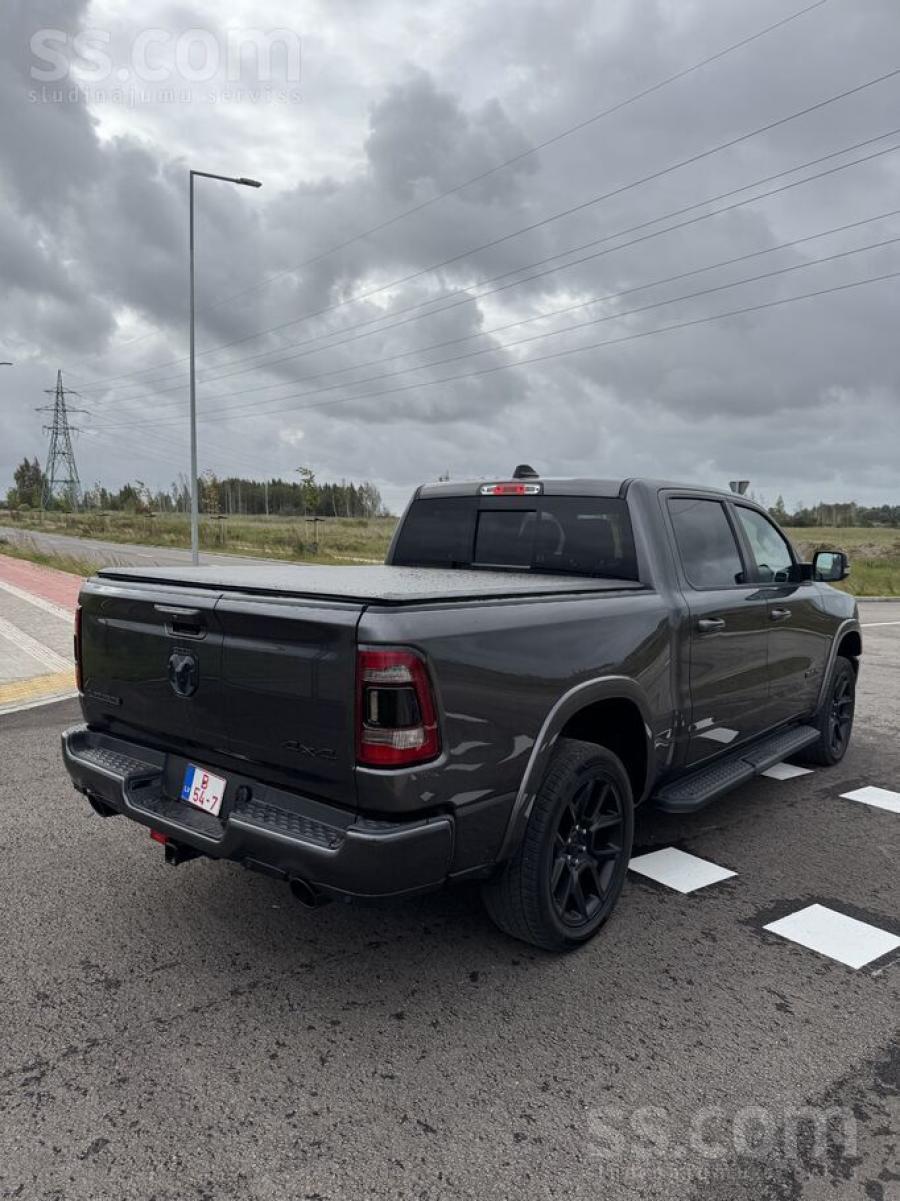 Grey Dodge RAM 2020 in Liepaja, with an engine capacity of 5.70 L and mileage of 114 thousand km for 39000 €, photo 5 on AUTOMOTO.COM.LV