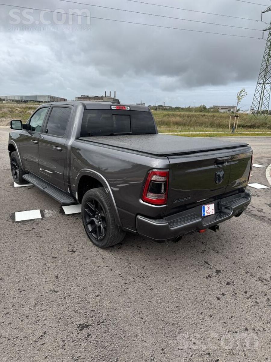 Grey Dodge RAM 2020 in Liepaja, with an engine capacity of 5.70 L and mileage of 114 thousand km for 39000 €, photo 8 on AUTOMOTO.COM.LV