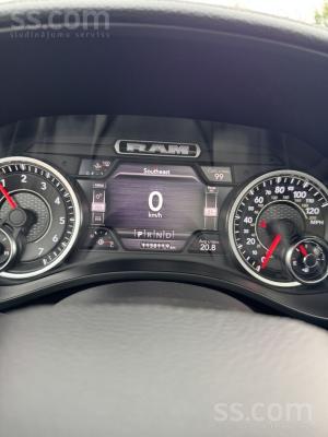 Grey Dodge RAM 2020 in Liepaja, with an engine capacity of 5.70 L and mileage of 114 thousand km for 39000 €, photo 9 on AUTOMOTO.COM.LV