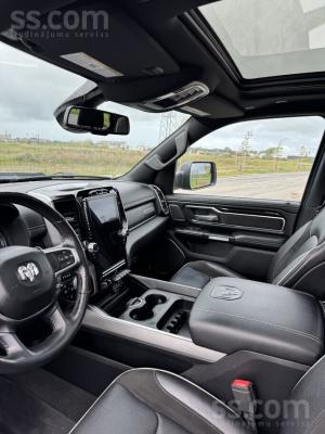 Grey Dodge RAM 2020 in Liepaja, with an engine capacity of 5.70 L and mileage of 114 thousand km for 39000 €, photo 14 on AUTOMOTO.COM.LV