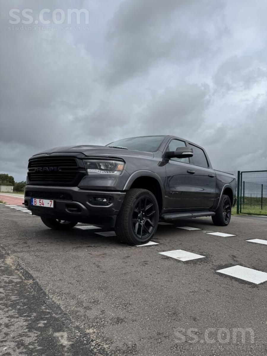 Grey Dodge RAM 2020 in Liepaja, with an engine capacity of 5.70 L and mileage of 114 thousand km for 39000 €, photo 16 on AUTOMOTO.COM.LV