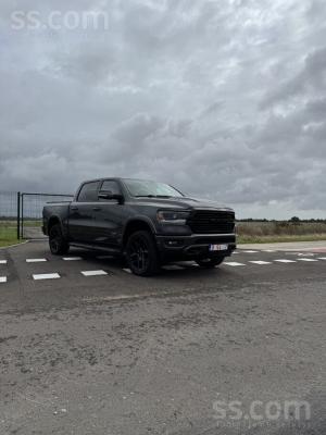 Grey Dodge RAM 2020 in Liepaja, with an engine capacity of 5.70 L and mileage of 114 thousand km for 39000 €, photo 17 on AUTOMOTO.COM.LV