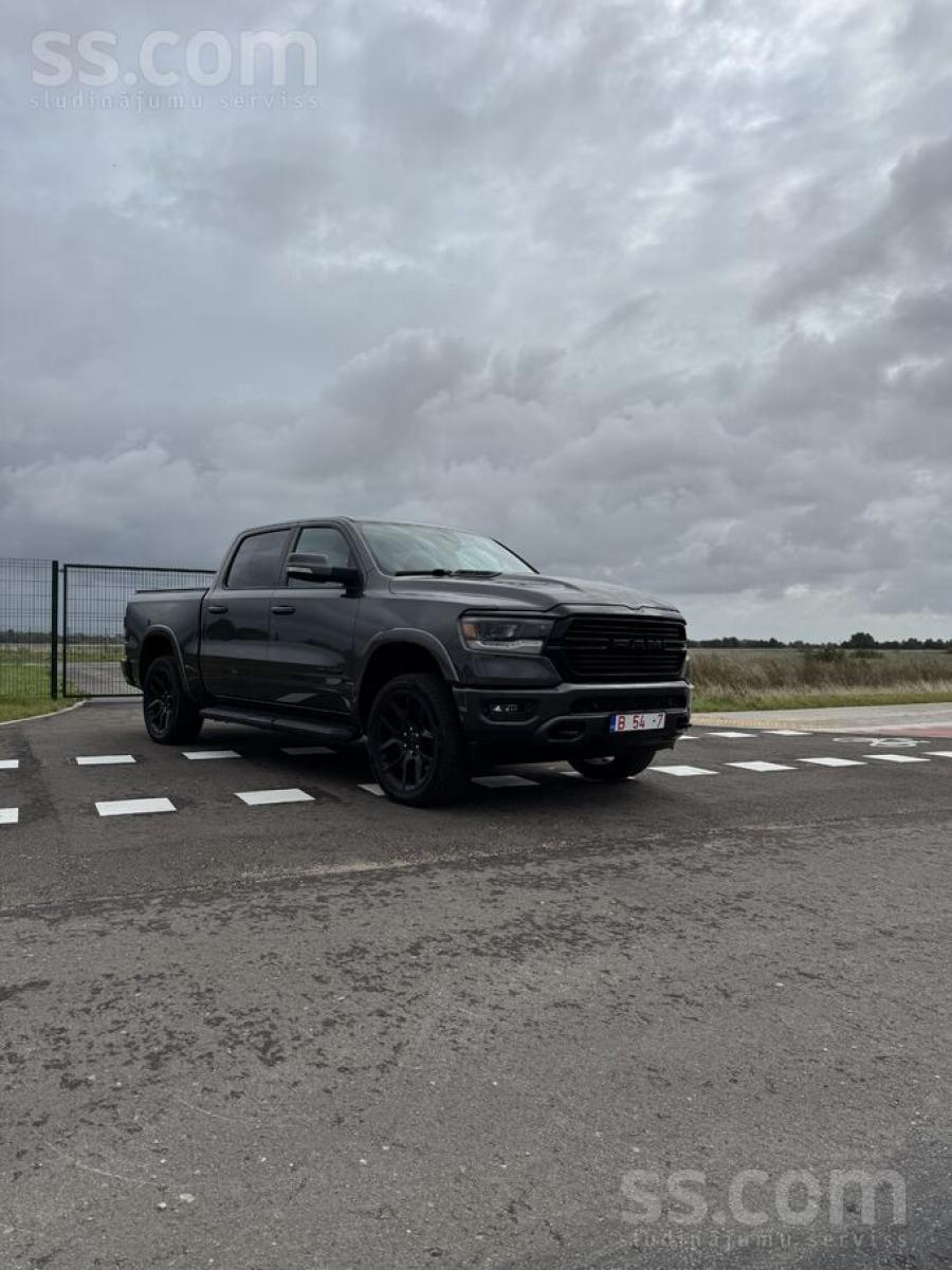 Grey Dodge RAM 2020 in Liepaja, with an engine capacity of 5.70 L and mileage of 114 thousand km for 39000 €, photo 17 on AUTOMOTO.COM.LV