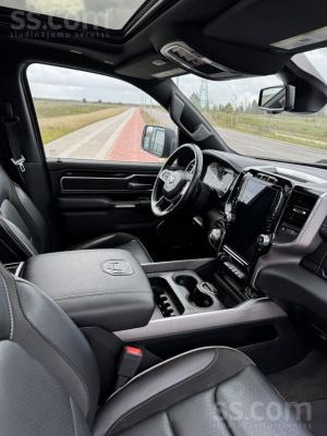 Grey Dodge RAM 2020 in Liepaja, with an engine capacity of 5.70 L and mileage of 114 thousand km for 39000 €, photo 18 on AUTOMOTO.COM.LV