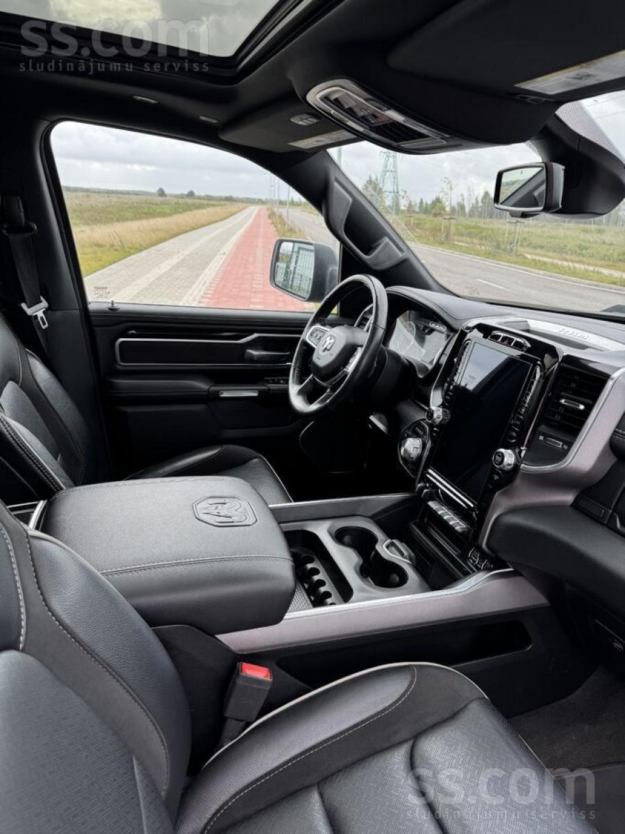 Grey Dodge RAM 2020 in Liepaja, with an engine capacity of 5.70 L and mileage of 114 thousand km for 39000 €, photo 18 on AUTOMOTO.COM.LV