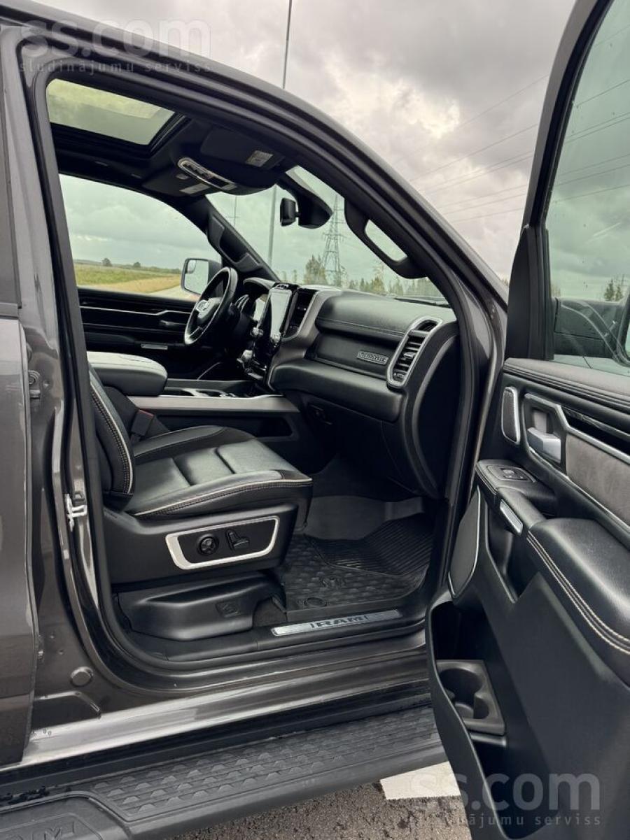 Grey Dodge RAM 2020 in Liepaja, with an engine capacity of 5.70 L and mileage of 114 thousand km for 39000 €, photo 19 on AUTOMOTO.COM.LV