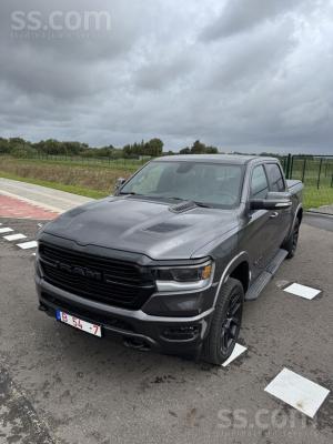 Grey Dodge RAM 2020 in Liepaja, with an engine capacity of 5.70 L and mileage of 114 thousand km for 39000 €, photo 20 on AUTOMOTO.COM.LV