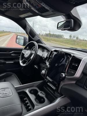 Grey Dodge RAM 2020 in Liepaja, with an engine capacity of 5.70 L and mileage of 114 thousand km for 39000 €, photo 21 on AUTOMOTO.COM.LV