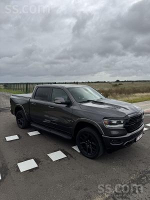 Grey Dodge RAM 2020 in Liepaja, with an engine capacity of 5.70 L and mileage of 114 thousand km for 39000 €, photo 22 on AUTOMOTO.COM.LV