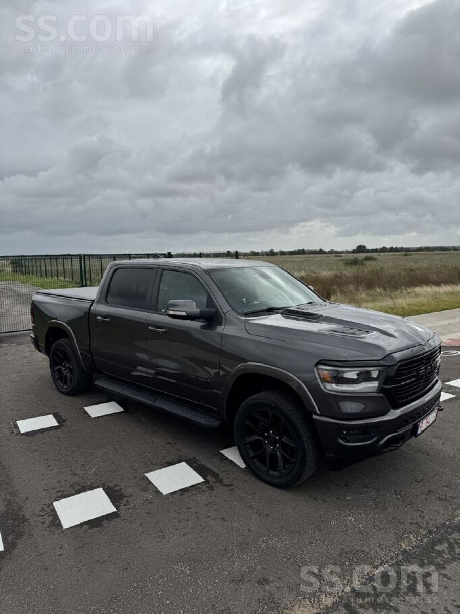 Grey Dodge RAM 2020 in Liepaja, with an engine capacity of 5.70 L and mileage of 114 thousand km for 39000 €, photo 22 on AUTOMOTO.COM.LV