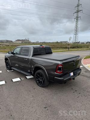 Grey Dodge RAM 2020 in Liepaja, with an engine capacity of 5.70 L and mileage of 114 thousand km for 39000 €, photo 23 on AUTOMOTO.COM.LV