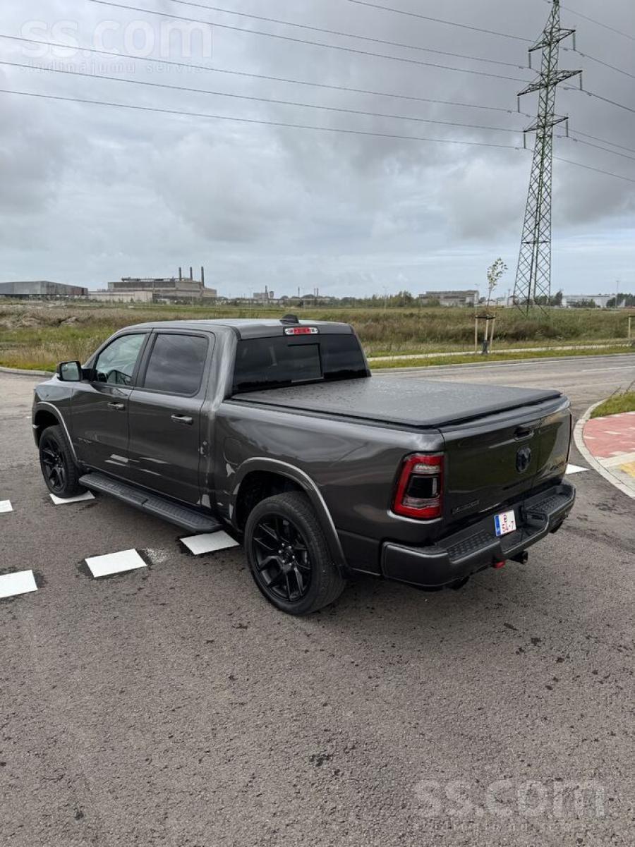 Grey Dodge RAM 2020 in Liepaja, with an engine capacity of 5.70 L and mileage of 114 thousand km for 39000 €, photo 23 on AUTOMOTO.COM.LV