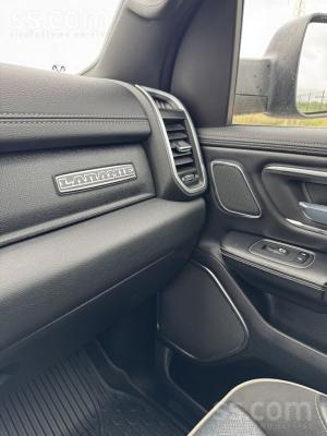 Grey Dodge RAM 2020 in Liepaja, with an engine capacity of 5.70 L and mileage of 114 thousand km for 39000 €, photo 24 on AUTOMOTO.COM.LV